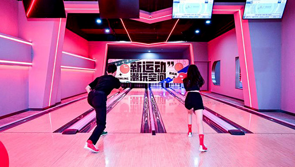 Professional bowling equipment, Bowling alley manufacturers | Flying