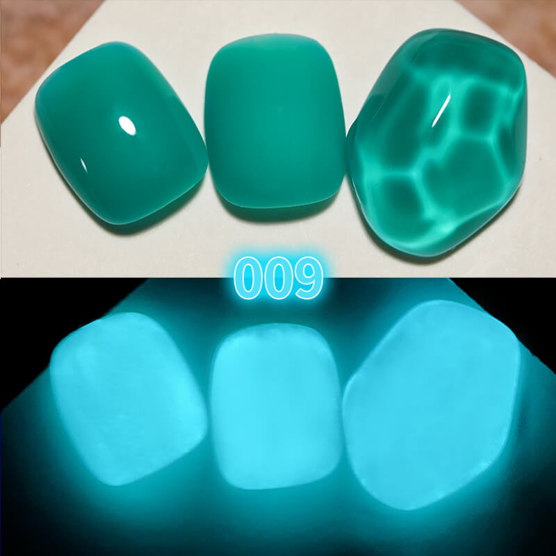 Wholesale UV Gel Nail Polish Kit in 24 Colors | VENDEENI